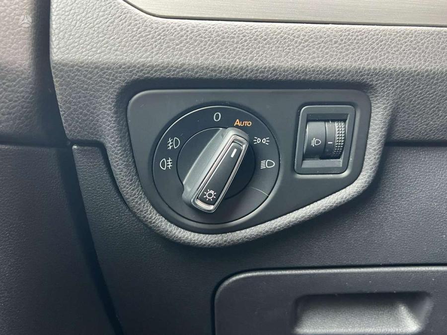 White Volkswagen Touran 2017 in Kedainiai, with an engine capacity of 1.60 L and mileage of 306 thousand km for 8250 €, photo 31 on AUTOMOTO.COM.LV