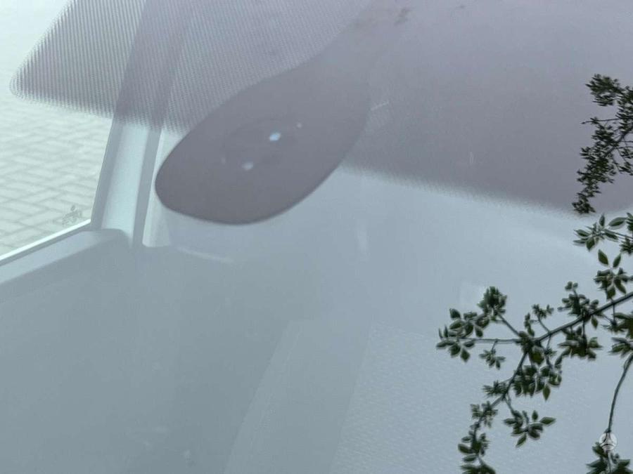 White Volkswagen Touran 2017 in Kedainiai, with an engine capacity of 1.60 L and mileage of 306 thousand km for 8250 €, photo 37 on AUTOMOTO.COM.LV