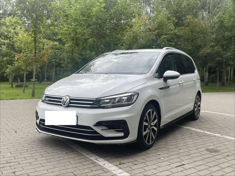 White Volkswagen Touran 2017 in Panevezys, with an engine capacity of 2.00 L and mileage of 284 thousand km for 12000 €, photo 1 on AUTOMOTO.COM.LV
