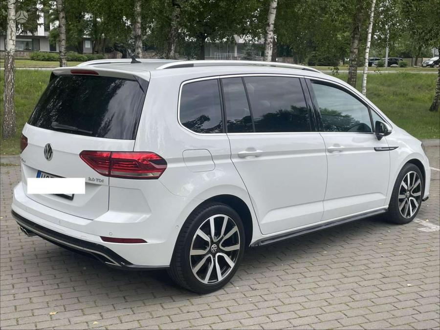 White Volkswagen Touran 2017 in Panevezys, with an engine capacity of 2.00 L and mileage of 284 thousand km for 12000 €, photo 5 on AUTOMOTO.COM.LV