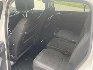 White Volkswagen Touran 2017 in Panevezys, with an engine capacity of 2.00 L and mileage of 284 thousand km for 12000 €, photo 9 on AUTOMOTO.COM.LV