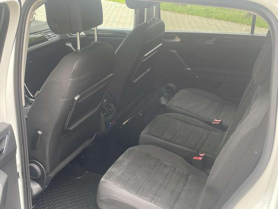 White Volkswagen Touran 2017 in Panevezys, with an engine capacity of 2.00 L and mileage of 284 thousand km for 12000 €, photo 9 on AUTOMOTO.COM.LV