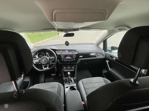 White Volkswagen Touran 2017 in Panevezys, with an engine capacity of 2.00 L and mileage of 284 thousand km for 12000 €, photo 10 on AUTOMOTO.COM.LV