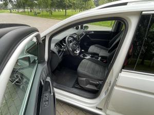 White Volkswagen Touran 2017 in Panevezys, with an engine capacity of 2.00 L and mileage of 284 thousand km for 12000 €, photo 11 on AUTOMOTO.COM.LV