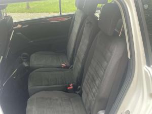White Volkswagen Touran 2017 in Panevezys, with an engine capacity of 2.00 L and mileage of 284 thousand km for 12000 €, photo 12 on AUTOMOTO.COM.LV