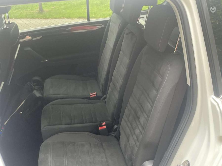 White Volkswagen Touran 2017 in Panevezys, with an engine capacity of 2.00 L and mileage of 284 thousand km for 12000 €, photo 12 on AUTOMOTO.COM.LV