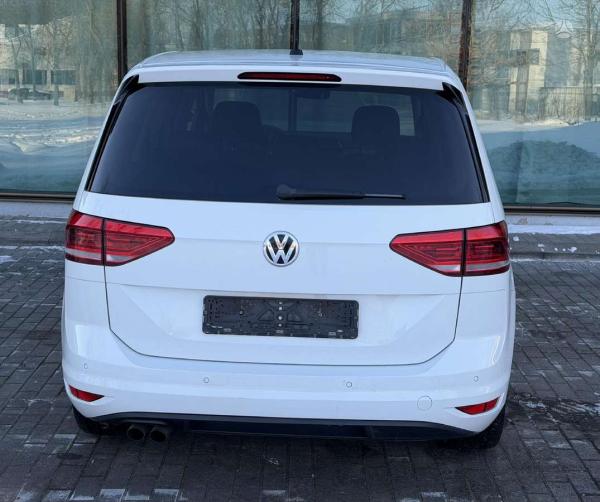 Balts Volkswagen Touran 2018 Kauņa, ar dzinēja tilpumu 1.97 L un nobraukumu 172 tūkst. km par 9400 €, foto 5 vietnē AUTOMOTO.COM.LV