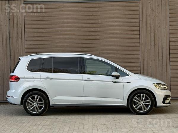 Balts Volkswagen Touran 2018 Jelgava, ar dzinēja tilpumu 1.60 L un nobraukumu 251 tūkst. km par 14990 €, foto 2 vietnē AUTOMOTO.COM.LV