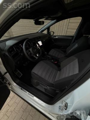 Balts Volkswagen Touran 2018 Jelgava, ar dzinēja tilpumu 1.60 L un nobraukumu 251 tūkst. km par 14990 €, foto 17 vietnē AUTOMOTO.COM.LV