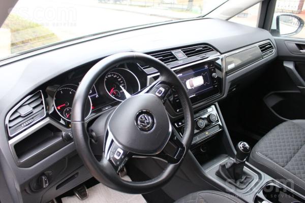 White Volkswagen Touran 2018 in Riga, with an engine capacity of 2.00 L and mileage of 283 thousand km for 12000 €, photo 5 on AUTOMOTO.COM.LV