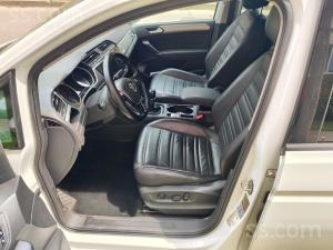 White Volkswagen Touran 2018 in Riga, with an engine capacity of 1.60 L and mileage of 310 thousand km for 9700 €, photo 3 on AUTOMOTO.COM.LV