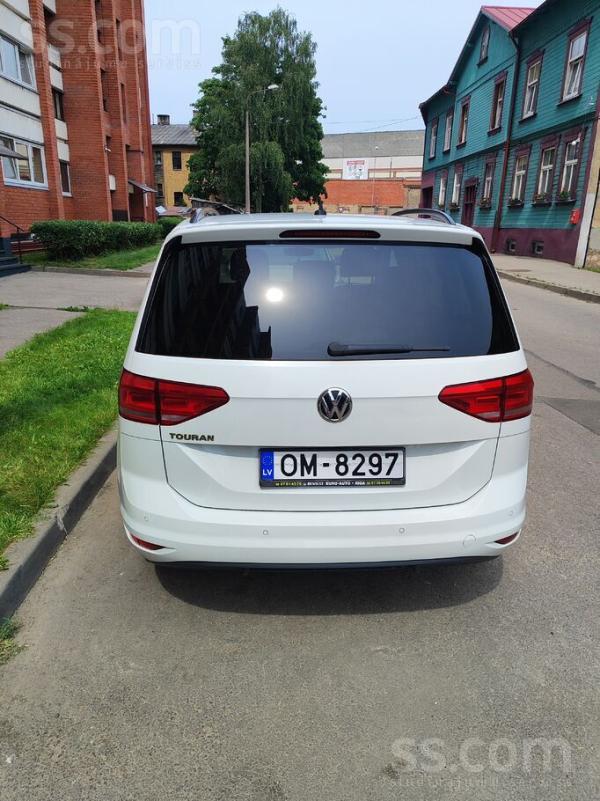 White Volkswagen Touran 2018 in Riga, with an engine capacity of 1.60 L and mileage of 310 thousand km for 9700 €, photo 5 on AUTOMOTO.COM.LV