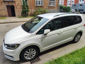 White Volkswagen Touran 2018 in Riga, with an engine capacity of 1.60 L and mileage of 310 thousand km for 9700 €, photo 7 on AUTOMOTO.COM.LV