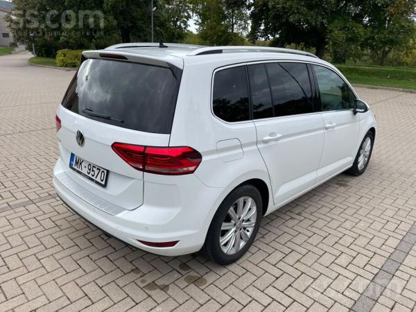 White Volkswagen Touran 2018 in Riga, with an engine capacity of 1.40 L and mileage of 151 thousand km for 15700 €, photo 5 on AUTOMOTO.COM.LV