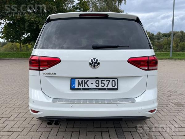 White Volkswagen Touran 2018 in Riga, with an engine capacity of 1.40 L and mileage of 151 thousand km for 15700 €, photo 6 on AUTOMOTO.COM.LV