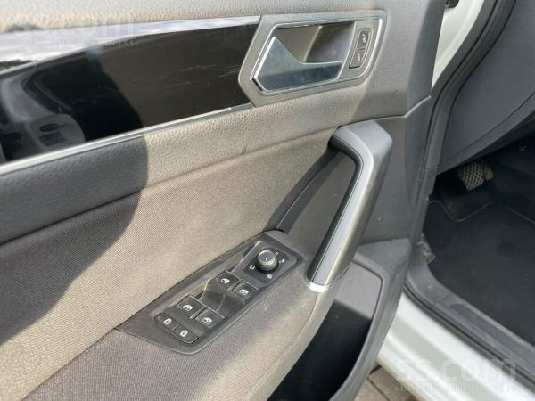 White Volkswagen Touran 2018 in Riga, with an engine capacity of 1.40 L and mileage of 151 thousand km for 15700 €, photo 10 on AUTOMOTO.COM.LV