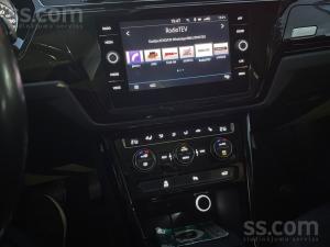Balts Volkswagen Touran 2018 Rīga, ar dzinēja tilpumu 1.40 L un nobraukumu 151 tūkst. km par 15700 €, foto 17 vietnē AUTOMOTO.COM.LV