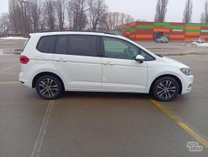 White Volkswagen Touran 2019 in Klaipeda, with an engine capacity of 2.00 L and mileage of 391 thousand km for 8200 €, photo 3 on AUTOMOTO.COM.LV