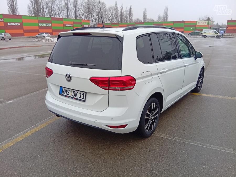 White Volkswagen Touran 2019 in Klaipeda, with an engine capacity of 2.00 L and mileage of 391 thousand km for 8200 €, photo 4 on AUTOMOTO.COM.LV