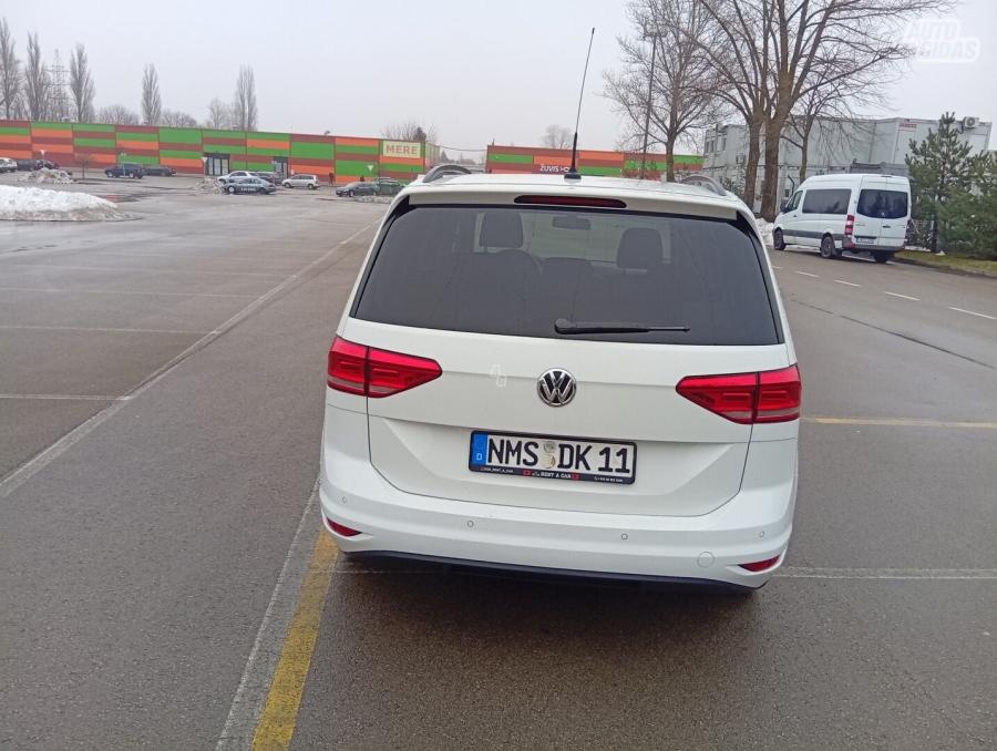 White Volkswagen Touran 2019 in Klaipeda, with an engine capacity of 2.00 L and mileage of 391 thousand km for 8200 €, photo 5 on AUTOMOTO.COM.LV