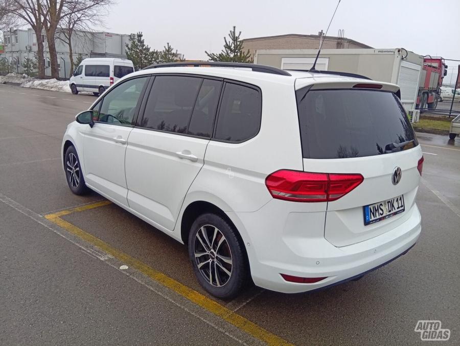 White Volkswagen Touran 2019 in Klaipeda, with an engine capacity of 2.00 L and mileage of 391 thousand km for 8200 €, photo 6 on AUTOMOTO.COM.LV