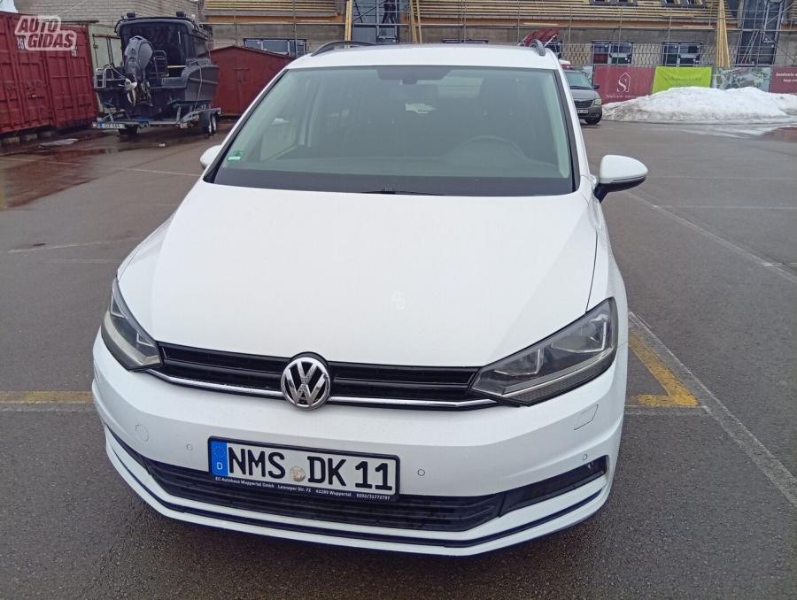 White Volkswagen Touran 2019 in Klaipeda, with an engine capacity of 2.00 L and mileage of 391 thousand km for 8200 €, photo 7 on AUTOMOTO.COM.LV