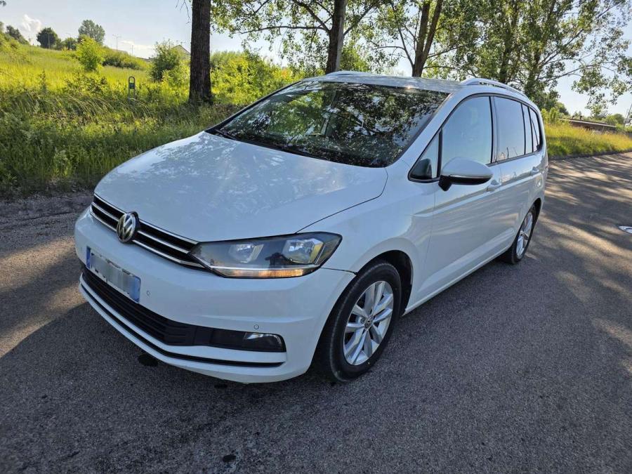 Balts Volkswagen Touran 2019 Tauragė, ar dzinēja tilpumu 1.60 L un nobraukumu 404 tūkst. km par 7900 €, foto 1 vietnē AUTOMOTO.COM.LV