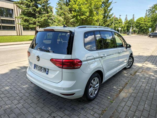 Balts Volkswagen Touran 2019 Tauragė, ar dzinēja tilpumu 1.97 L un nobraukumu 177 tūkst. km par 8400 €, foto 5 vietnē AUTOMOTO.COM.LV