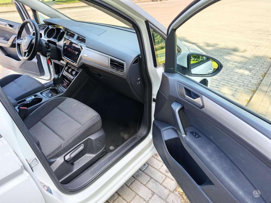 Balts Volkswagen Touran 2019 Tauragė, ar dzinēja tilpumu 1.97 L un nobraukumu 177 tūkst. km par 8400 €, foto 19 vietnē AUTOMOTO.COM.LV