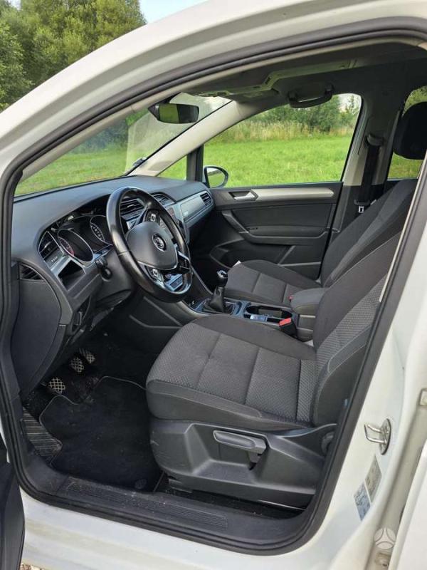 Balts Volkswagen Touran 2019 Tauragė, ar dzinēja tilpumu 1.60 L un nobraukumu 320 tūkst. km par 7800 €, foto 6 vietnē AUTOMOTO.COM.LV