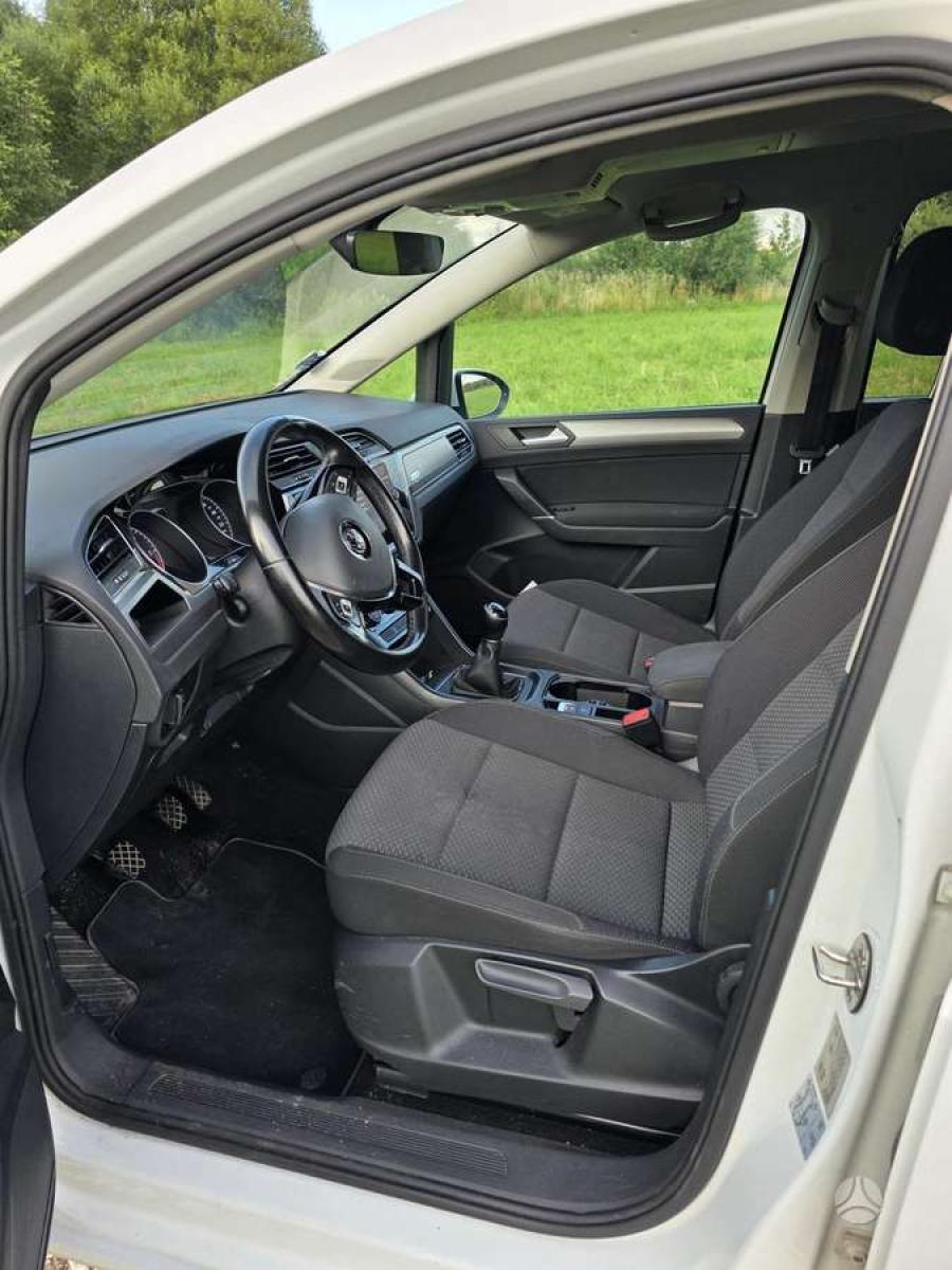 Balts Volkswagen Touran 2019 Tauragė, ar dzinēja tilpumu 1.60 L un nobraukumu 320 tūkst. km par 7800 €, foto 7 vietnē AUTOMOTO.COM.LV