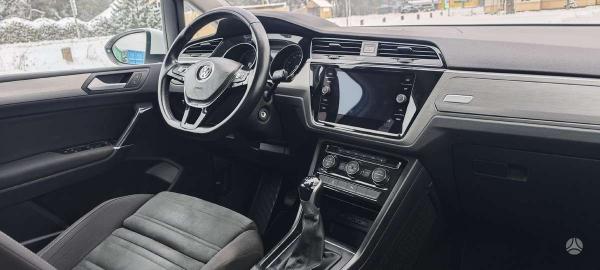 White Volkswagen Touran 2020 in Utena, with an engine capacity of 1.97 L and mileage of 367 thousand km for 9950 €, photo 11 on AUTOMOTO.COM.LV