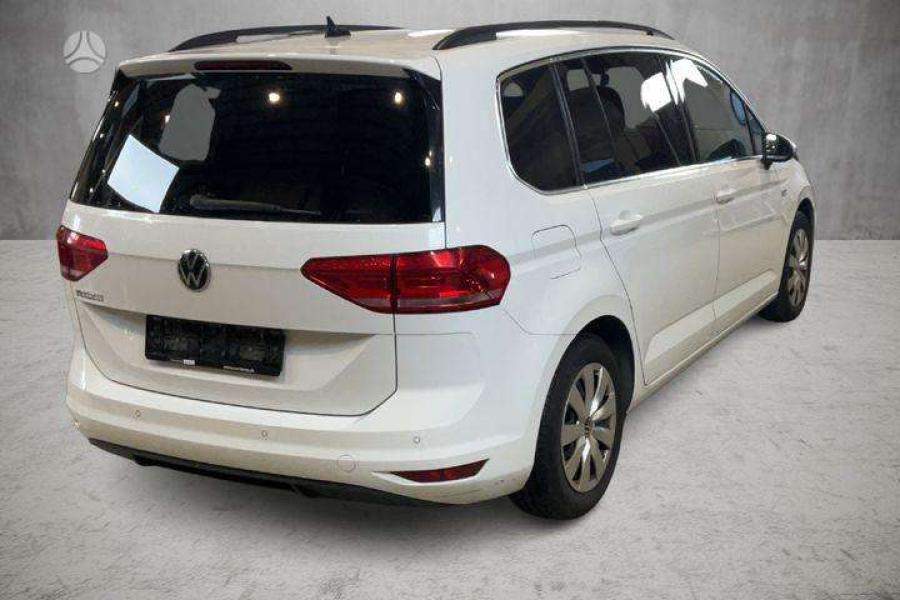 Balts Volkswagen Touran 2020 Viļņa, ar dzinēja tilpumu 1.60 L un nobraukumu 256 tūkst. km par 12500 €, foto 4 vietnē AUTOMOTO.COM.LV