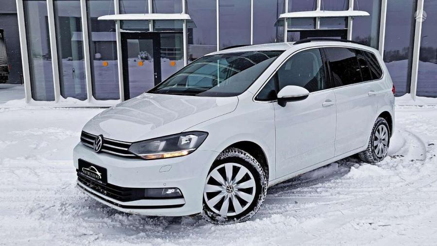 White Volkswagen Touran 2020 in Vilnius, with an engine capacity of 1.97 L and mileage of 357 thousand km for 9500 €, photo 1 on AUTOMOTO.COM.LV