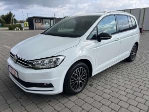 White Volkswagen Touran 2020 in Raseiniai, with an engine capacity of 1.50 L and mileage of 63 thousand km for 16400 €, photo 3 on AUTOMOTO.COM.LV