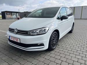 White Volkswagen Touran 2020 in Raseiniai, with an engine capacity of 1.50 L and mileage of 63 thousand km for 16400 €, photo 4 on AUTOMOTO.COM.LV
