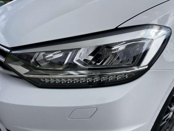White Volkswagen Touran 2020 in Raseiniai, with an engine capacity of 1.50 L and mileage of 63 thousand km for 16400 €, photo 5 on AUTOMOTO.COM.LV