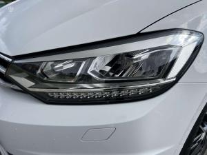 White Volkswagen Touran 2020 in Raseiniai, with an engine capacity of 1.50 L and mileage of 63 thousand km for 16400 €, photo 5 on AUTOMOTO.COM.LV
