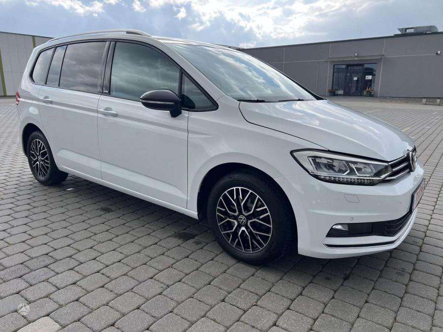 White Volkswagen Touran 2020 in Raseiniai, with an engine capacity of 1.50 L and mileage of 63 thousand km for 16400 €, photo 8 on AUTOMOTO.COM.LV