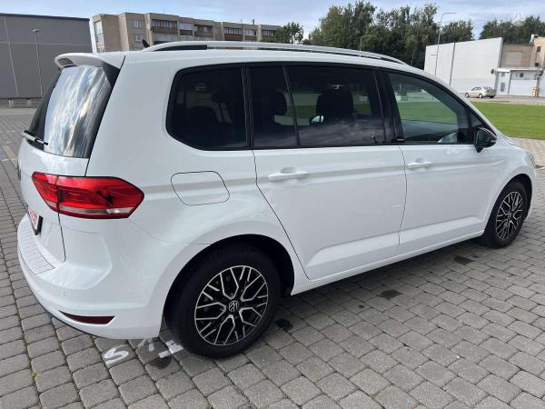 White Volkswagen Touran 2020 in Raseiniai, with an engine capacity of 1.50 L and mileage of 63 thousand km for 16400 €, photo 9 on AUTOMOTO.COM.LV