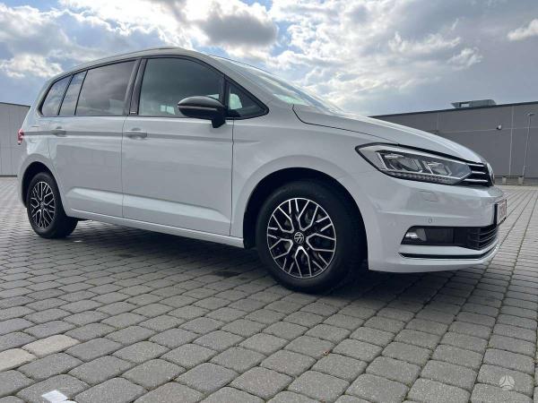 White Volkswagen Touran 2020 in Raseiniai, with an engine capacity of 1.50 L and mileage of 63 thousand km for 16400 €, photo 10 on AUTOMOTO.COM.LV