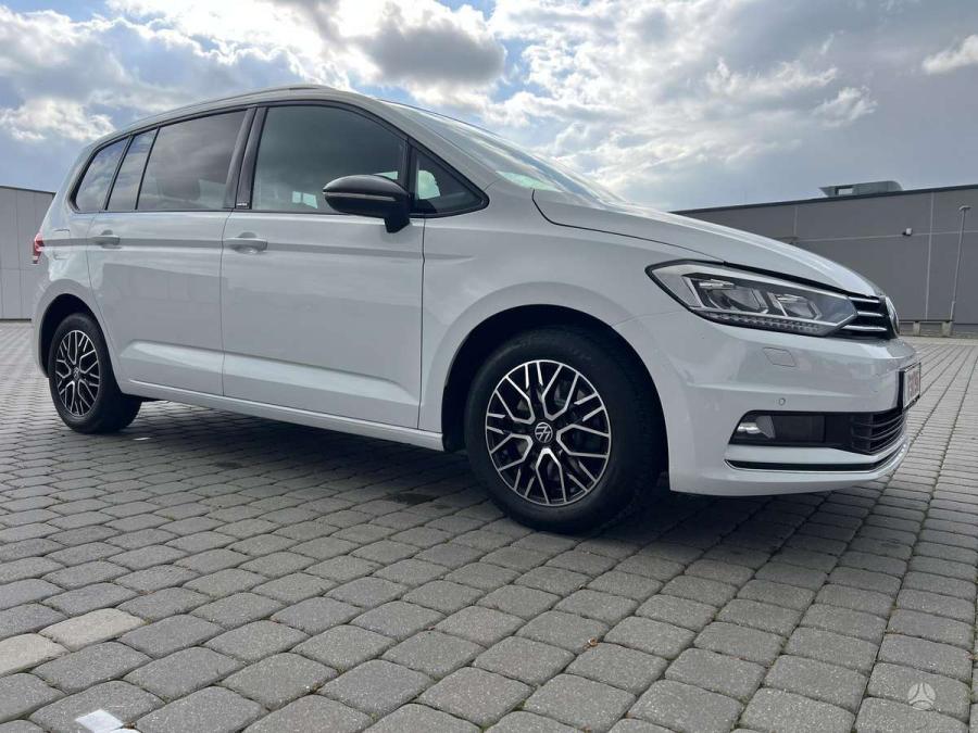 White Volkswagen Touran 2020 in Raseiniai, with an engine capacity of 1.50 L and mileage of 63 thousand km for 16400 €, photo 10 on AUTOMOTO.COM.LV