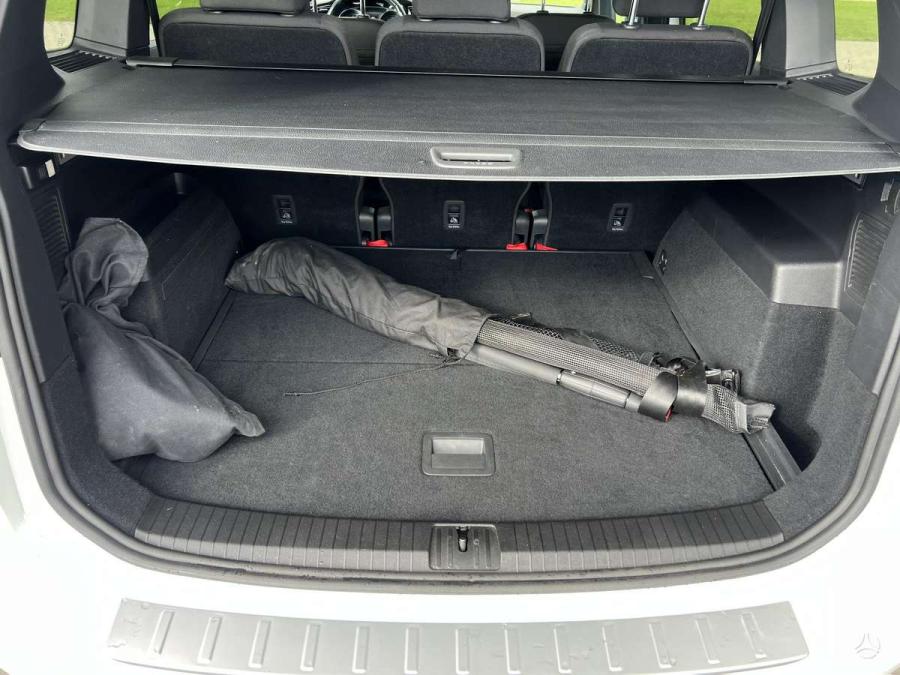 White Volkswagen Touran 2020 in Raseiniai, with an engine capacity of 1.50 L and mileage of 63 thousand km for 16400 €, photo 13 on AUTOMOTO.COM.LV