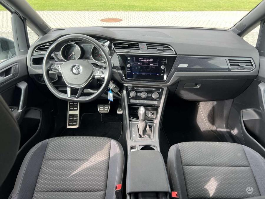 White Volkswagen Touran 2020 in Raseiniai, with an engine capacity of 1.50 L and mileage of 63 thousand km for 16400 €, photo 20 on AUTOMOTO.COM.LV