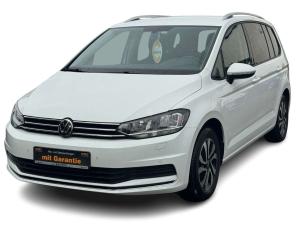 Balts Volkswagen Touran 2021 Kauņa, ar dzinēja tilpumu 1.50 L un nobraukumu 75 tūkst. km par 26499 €, foto  vietnē AUTOMOTO.COM.LV