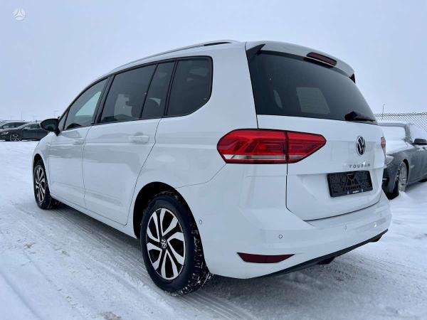 Balts Volkswagen Touran 2021 Marijampole, ar dzinēja tilpumu 1.97 L un nobraukumu 217 tūkst. km par 16093 €, foto 3 vietnē AUTOMOTO.COM.LV