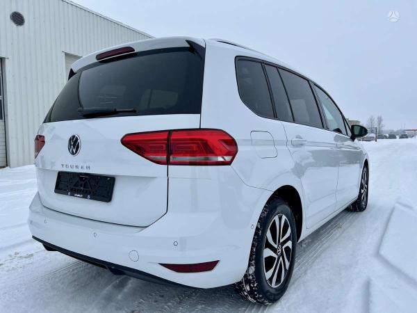 Balts Volkswagen Touran 2021 Marijampole, ar dzinēja tilpumu 1.97 L un nobraukumu 217 tūkst. km par 16093 €, foto 4 vietnē AUTOMOTO.COM.LV