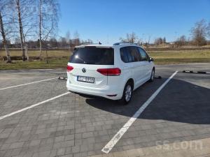 Белый Фольксваген Туран 2021 в Рига, объемом двигателя 2.00 л и пробегом 234 тыс. км за 13450 €, фото 6 на AUTOMOTO.COM.LV