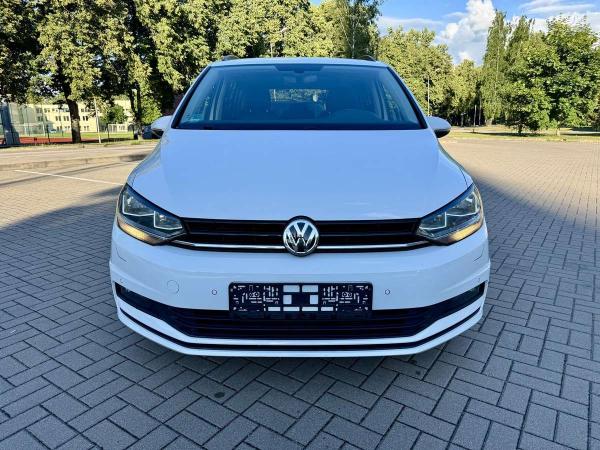 Balts Volkswagen Touran 2021 Birštonas, ar dzinēja tilpumu 1.97 L un nobraukumu 120 tūkst. km par 9300 €, foto 2 vietnē AUTOMOTO.COM.LV