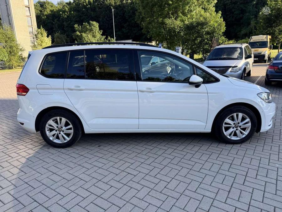 Balts Volkswagen Touran 2021 Birštonas, ar dzinēja tilpumu 1.97 L un nobraukumu 120 tūkst. km par 9300 €, foto 5 vietnē AUTOMOTO.COM.LV